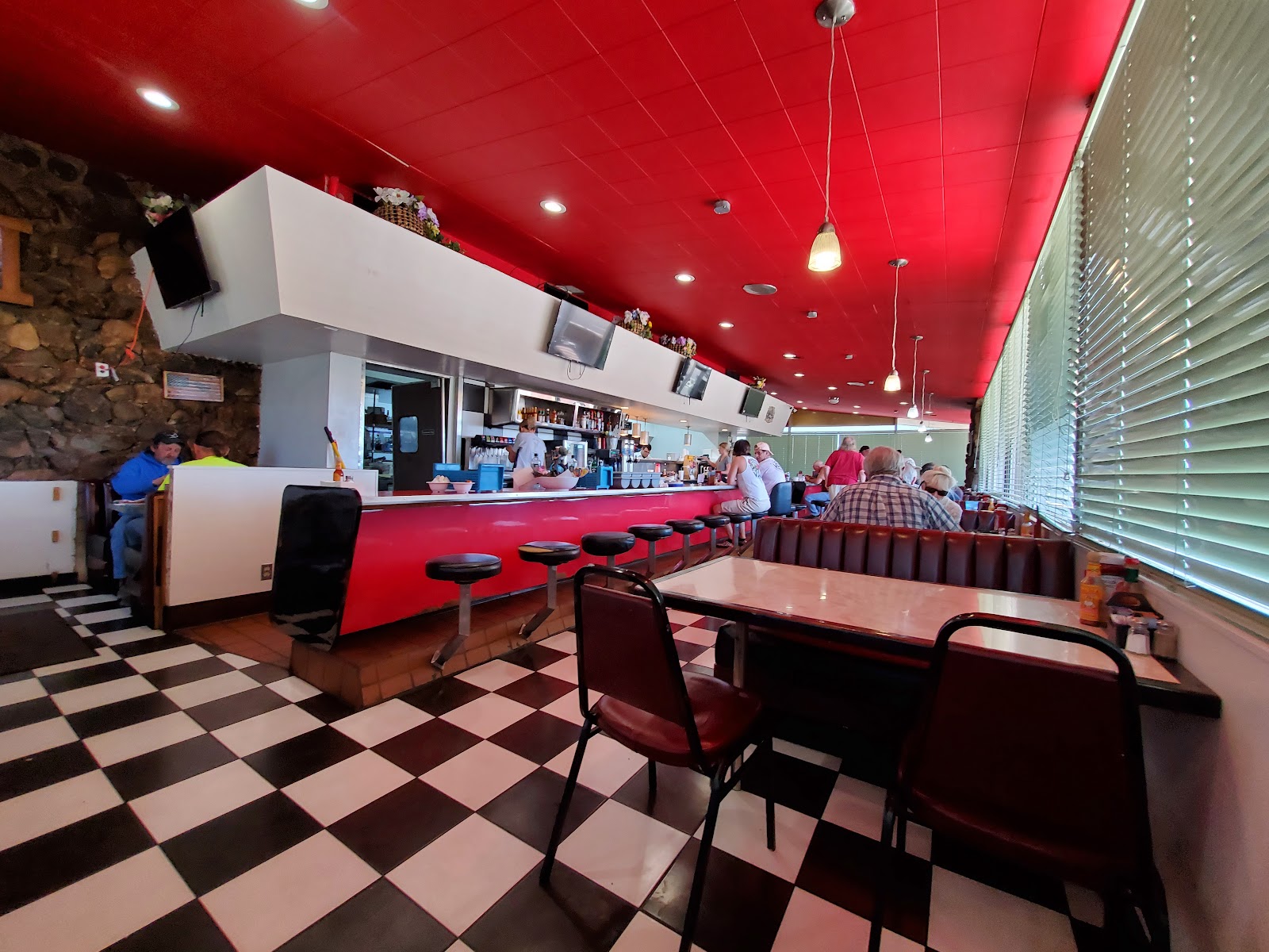 Rutherford's 66 Family Diner